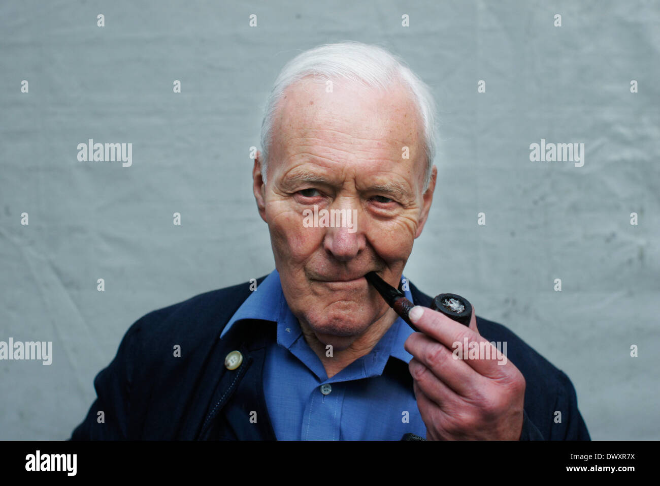 FILE PIX OF TONY BENN. Manchester, UK. 2006 Tony Benn smokes his iconic ...
