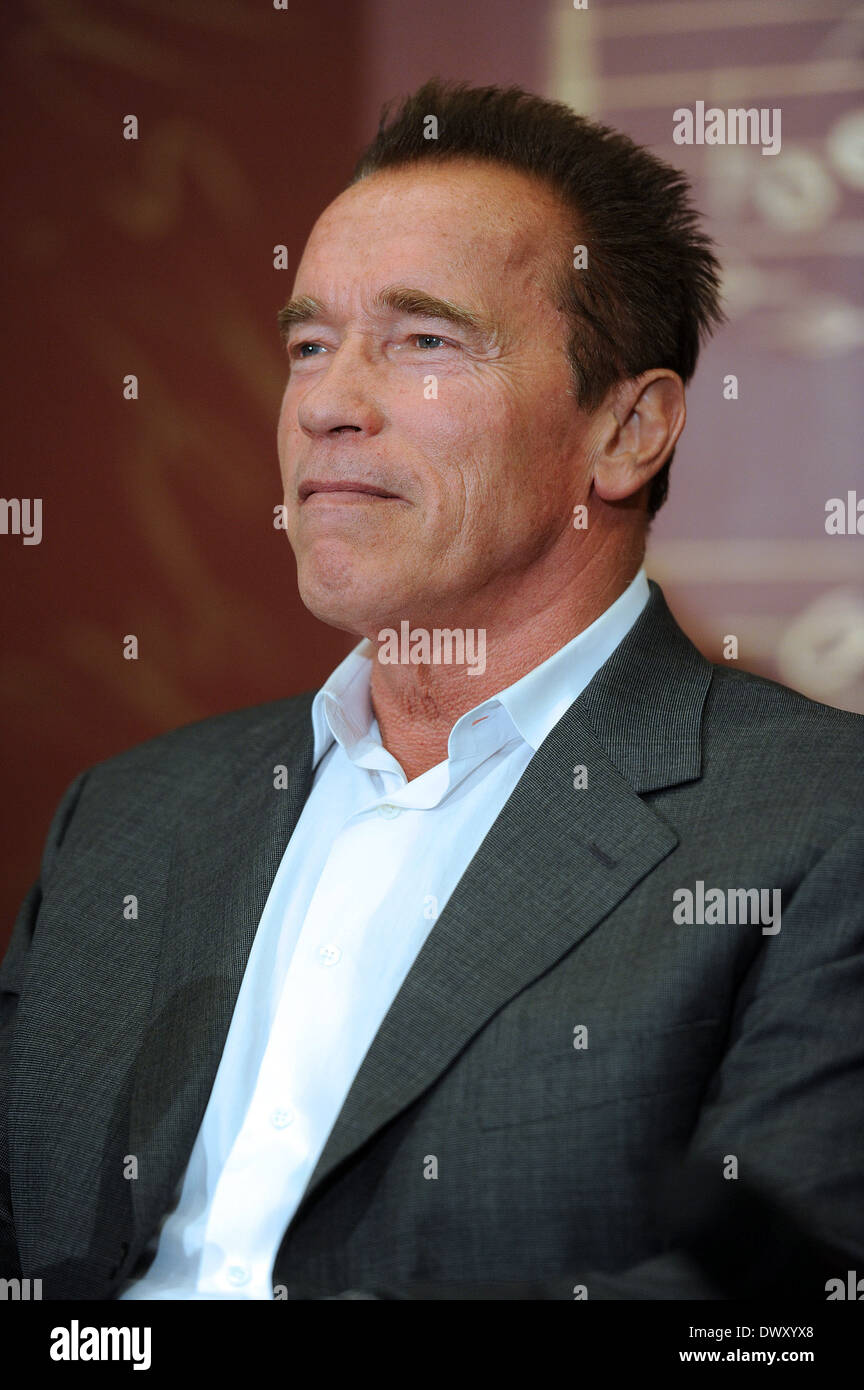 Arnold Schwarzenegger promoting his biography 'Total Recall: My ...