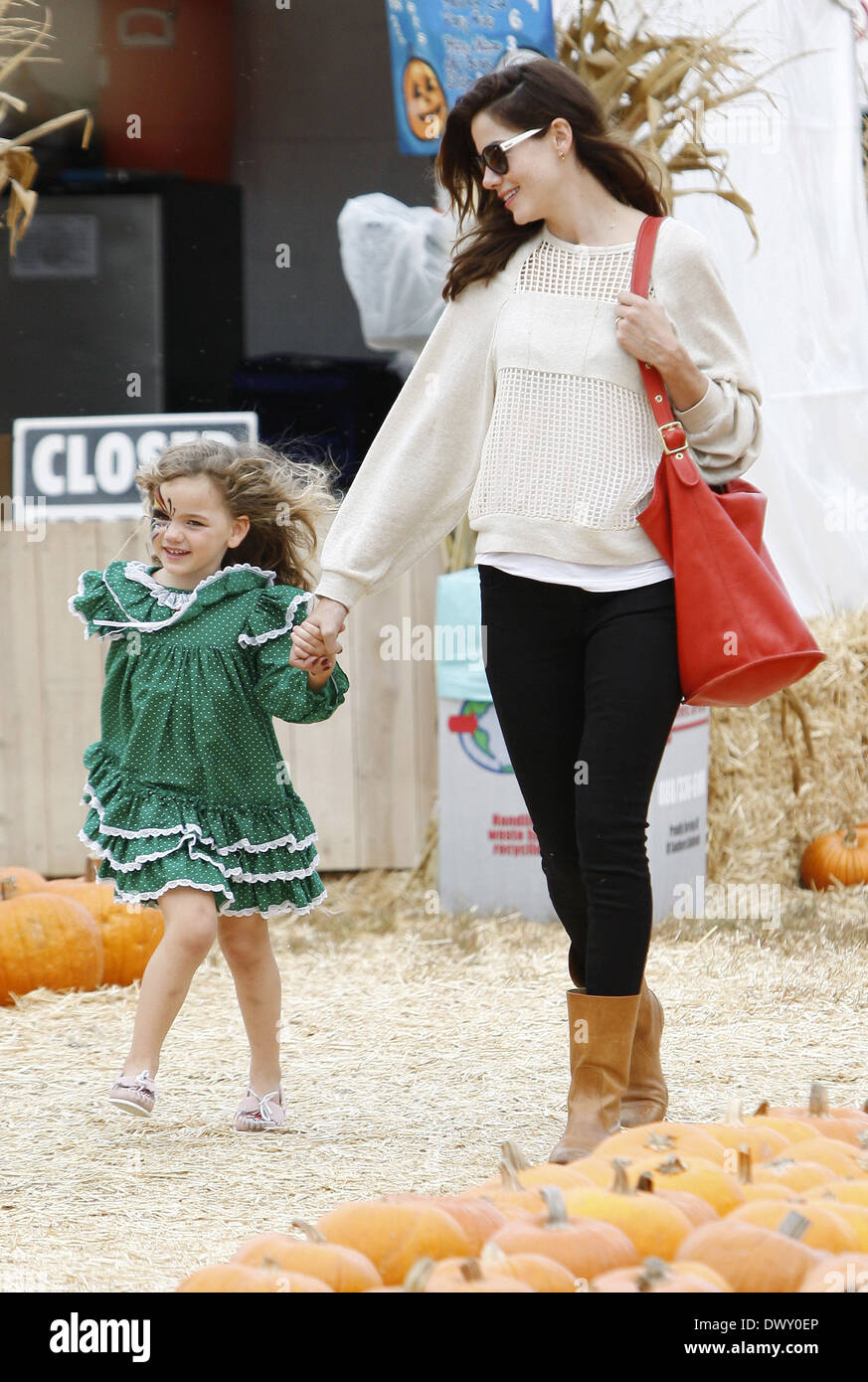 Michelle Monaghan and her daughter Willow enjoy the day at Pumpkin ...