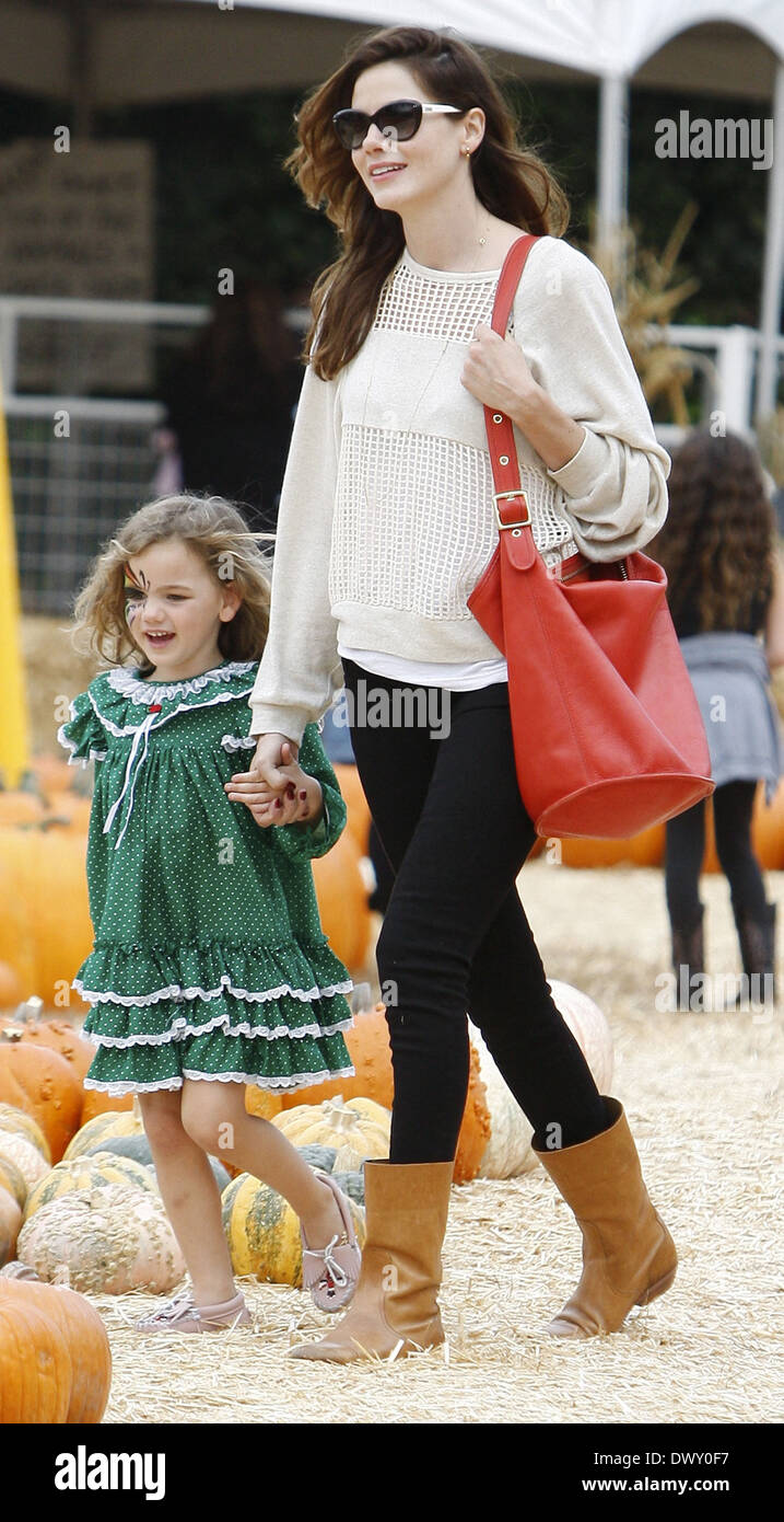 Michelle monaghan daughter willow enjoy hi-res stock photography and ...