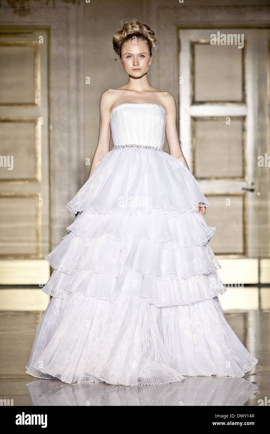 Model New York Bridal Fashion Week - Douglas Hannant - Catwalk ...