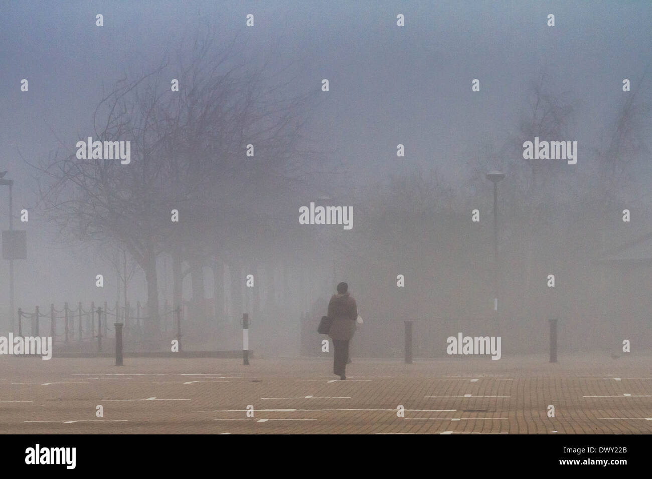 Heavy early morning mist and haze hits central London Stock Photo - Alamy
