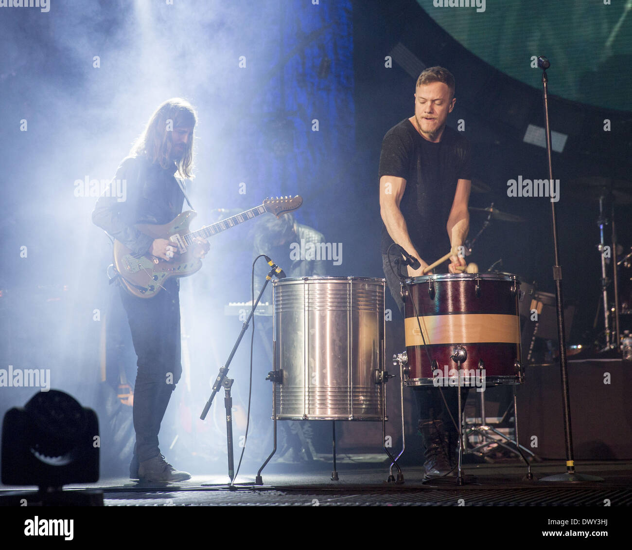 Imagine dragons guitarist hi-res stock photography and images - Alamy