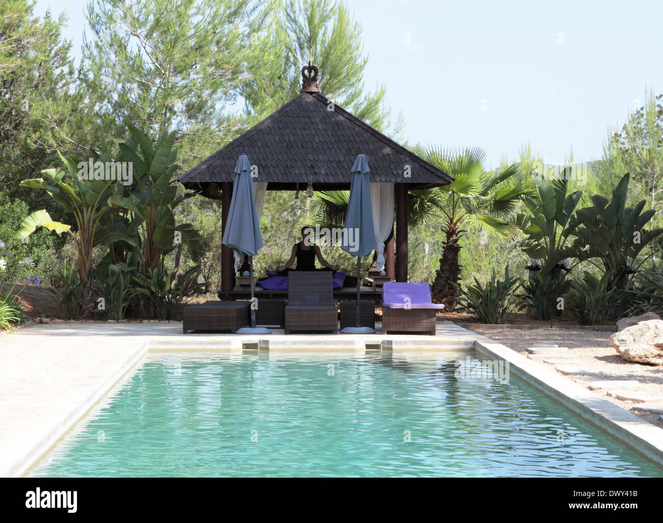 Pool setting hi-res stock photography and images - Alamy