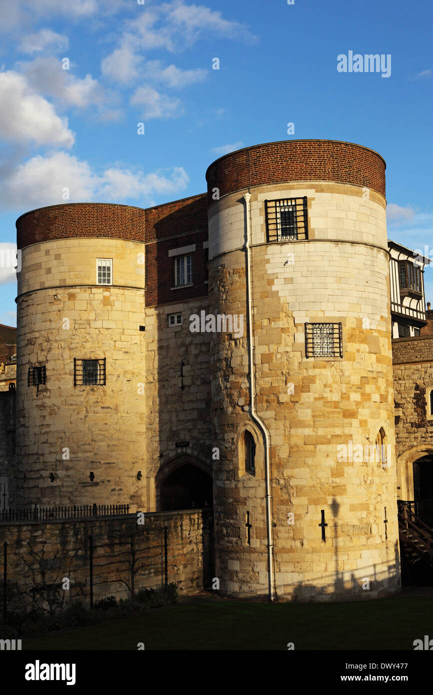 Byward tower of london hi-res stock photography and images - Alamy