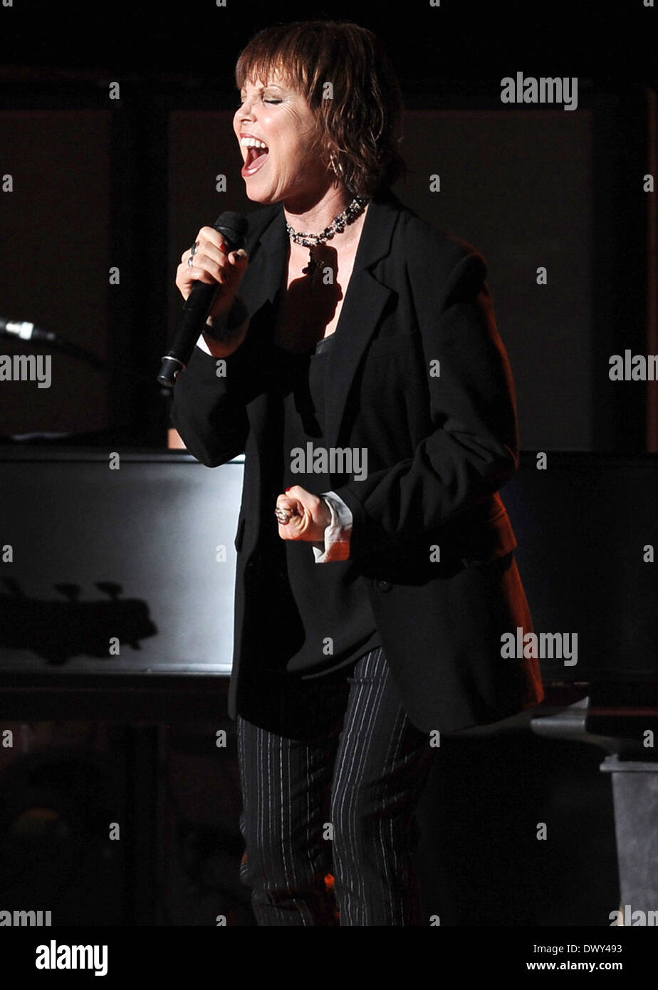 Pat Benatar performing live at the 1-800-Ask-Gary Amphitheatre Tampa ...