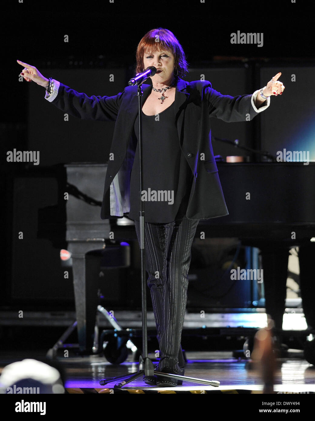 Pat Benatar performing live at the 1-800-Ask-Gary Amphitheatre Tampa ...