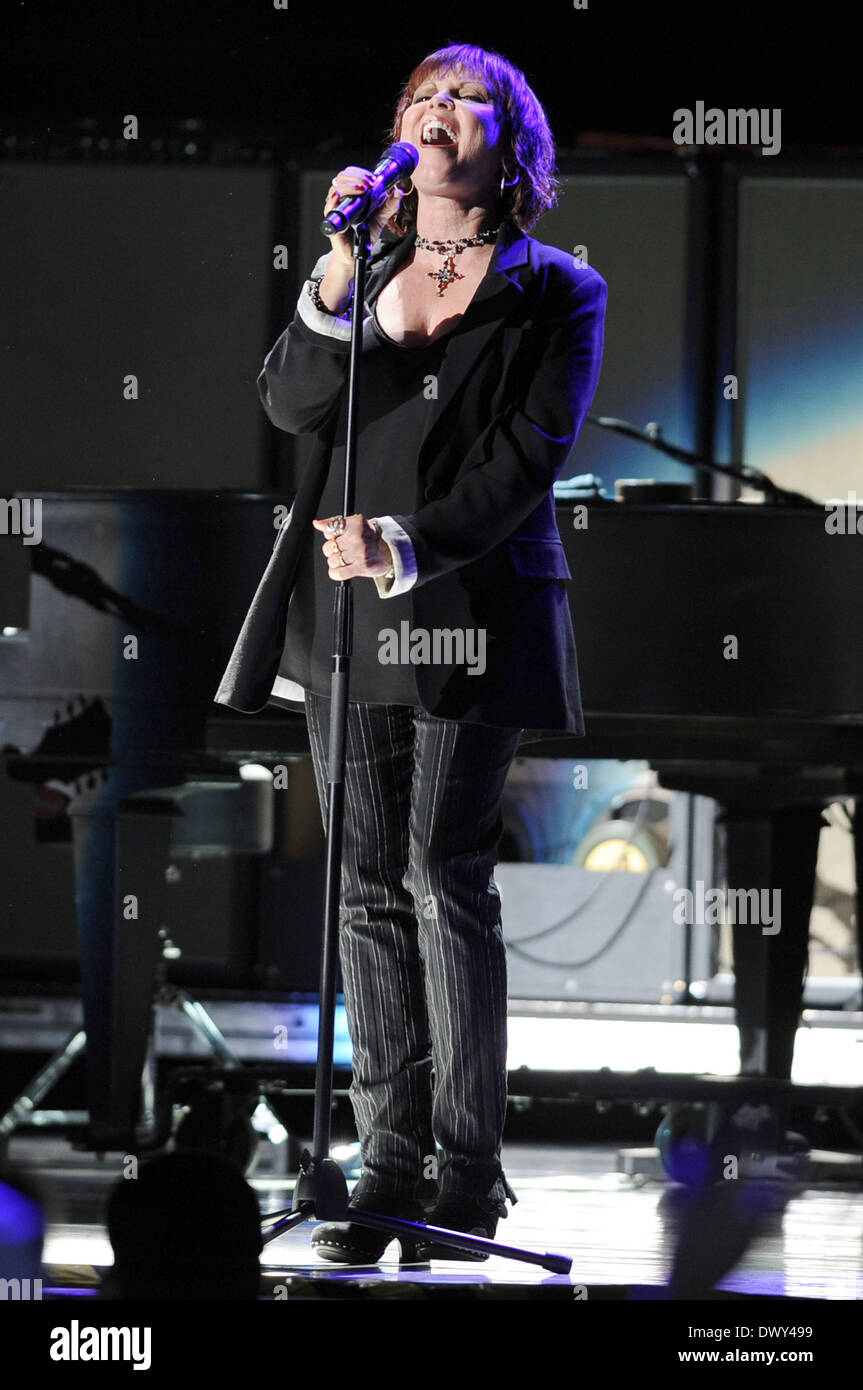Pat Benatar performing live at the 1-800-Ask-Gary Amphitheatre Tampa ...