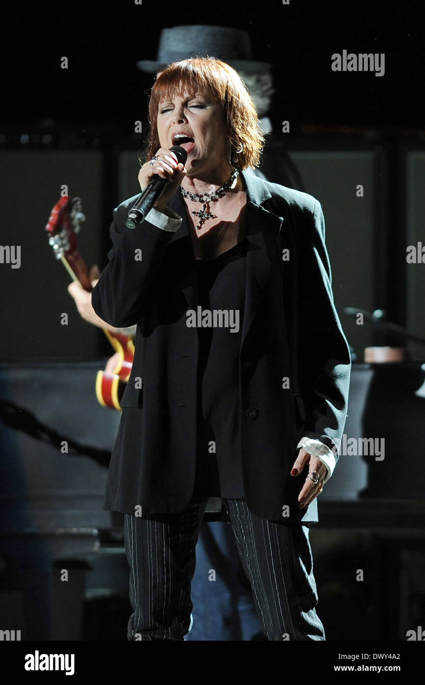 Pat Benatar performing live at the 1-800-Ask-Gary Amphitheatre Tampa ...