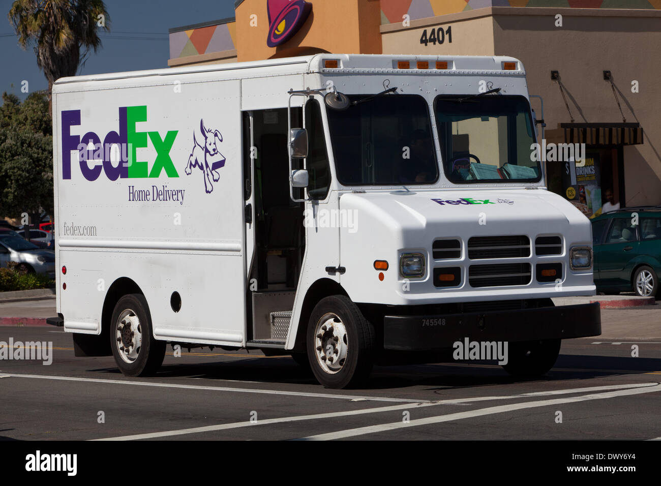 Fedex delivery van hi-res stock photography and images - Alamy
