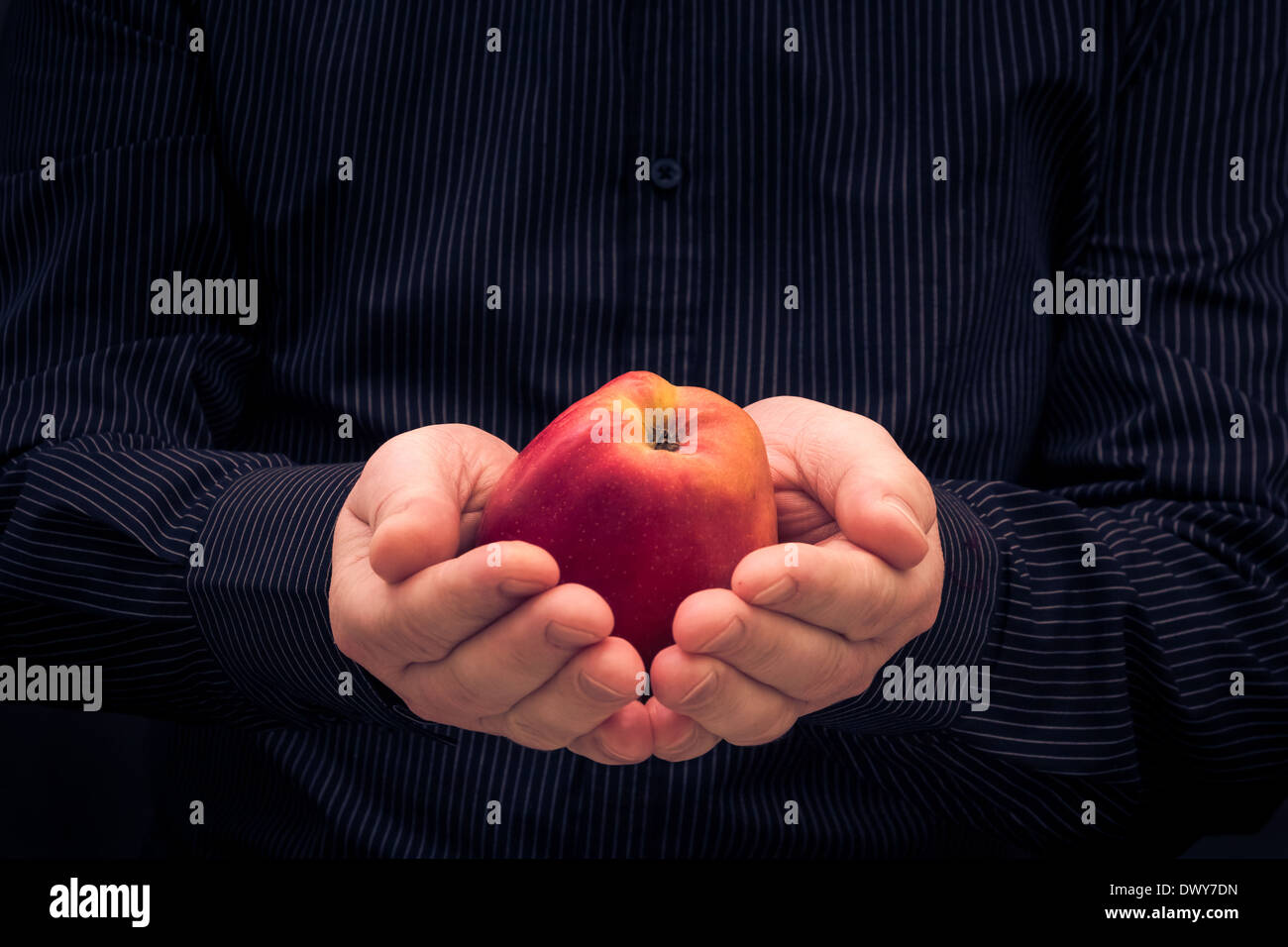Red apple in the hands of man Stock Photo - Alamy