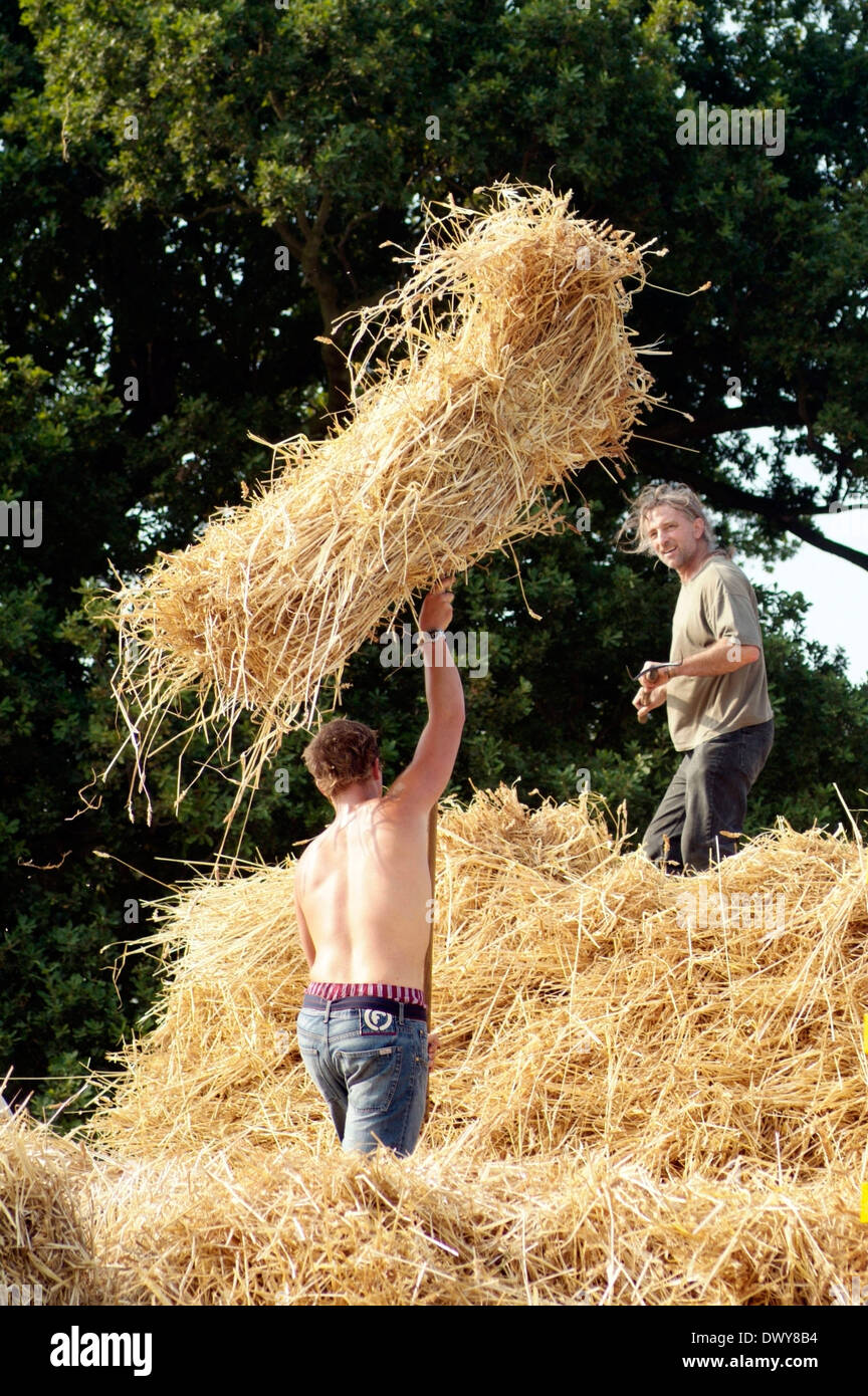 Rural straw workers hi-res stock photography and images - Alamy