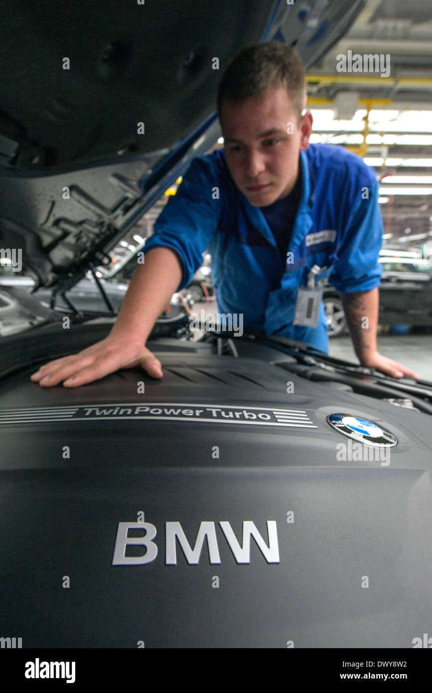 Bmw car engine hi-res stock photography and images - Alamy