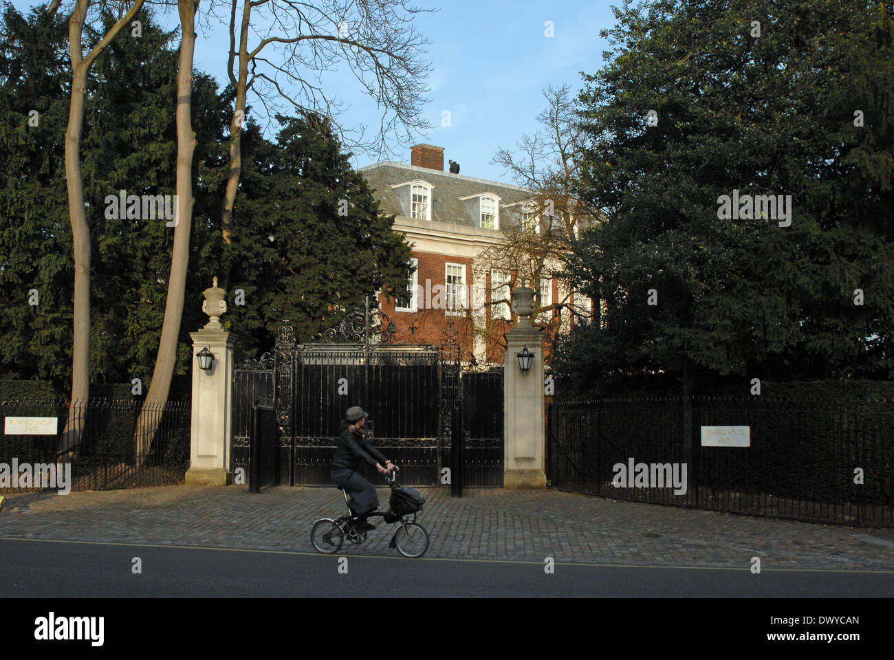 Winfield house hi-res stock photography and images - Alamy
