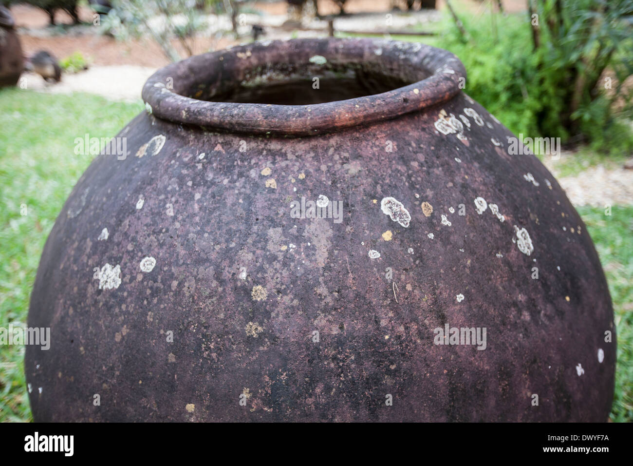 Clay jar hi-res stock photography and images - Alamy