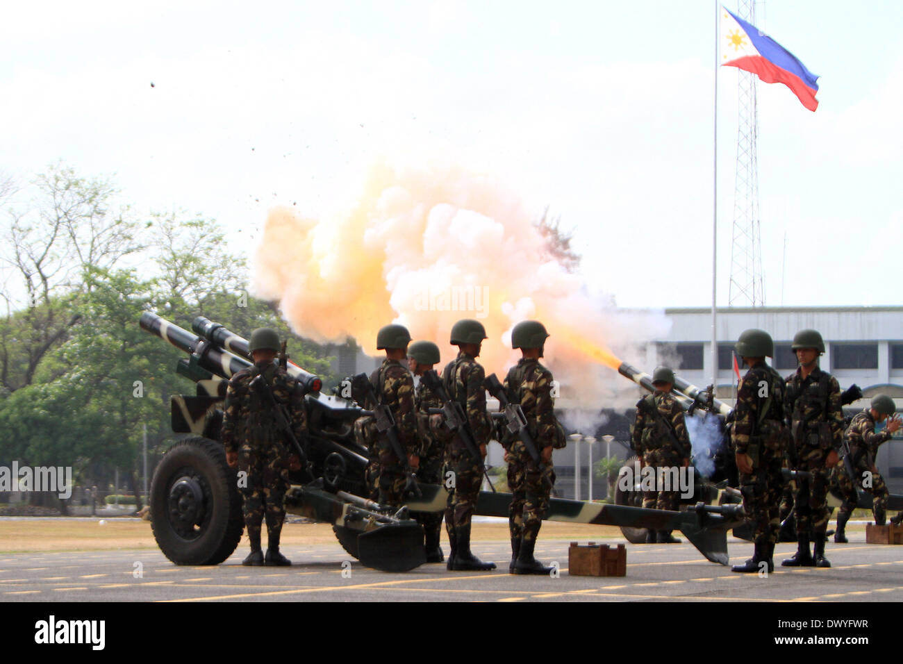105mm howitzer hi-res stock photography and images - Alamy