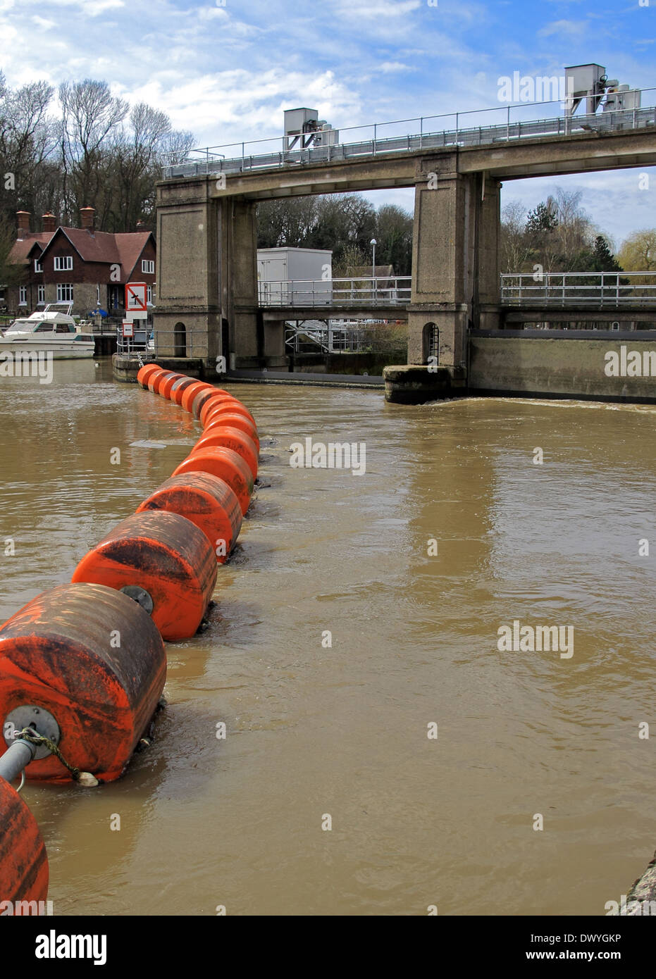 Allington lock hi-res stock photography and images - Alamy