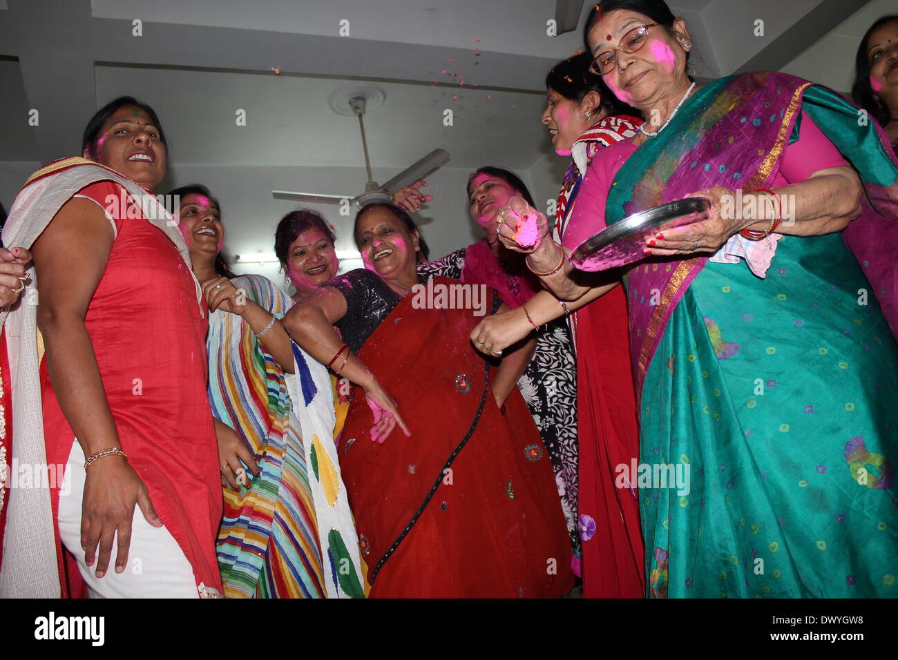 Bailey Road, Patna, Bihar, India, 14th March 2014. Marwari women ...