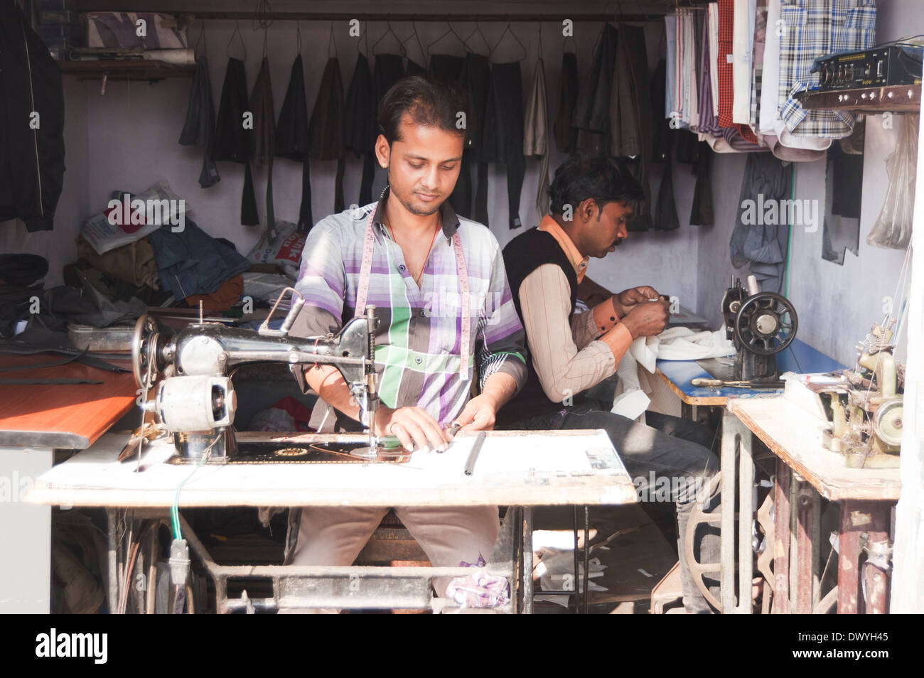 1 Indian Man Stitches clothes Stock Photo - Alamy