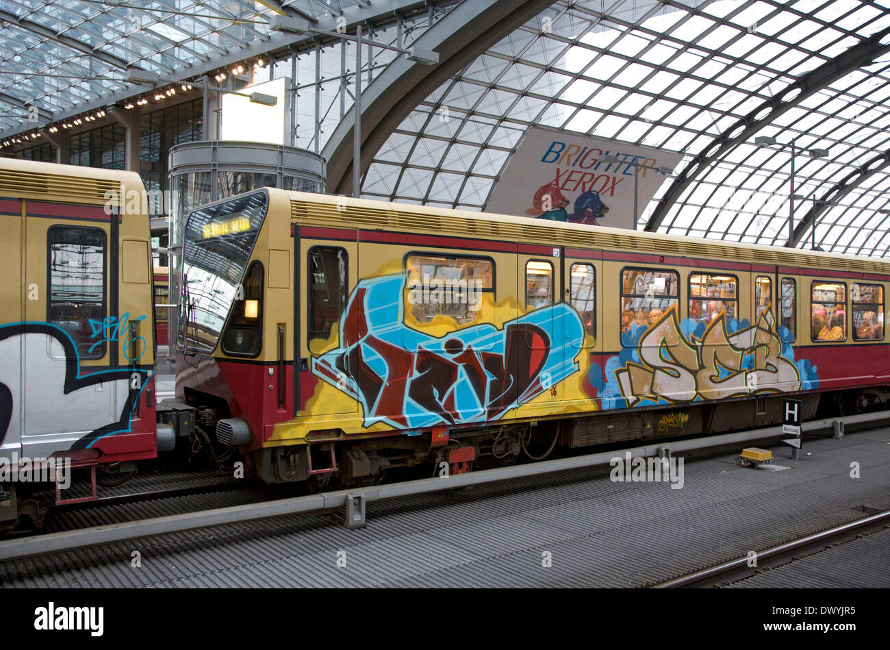 Cental rail station hi-res stock photography and images - Alamy