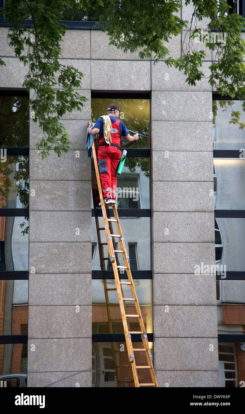 Window cleaner ladder hi-res stock photography and images - Alamy