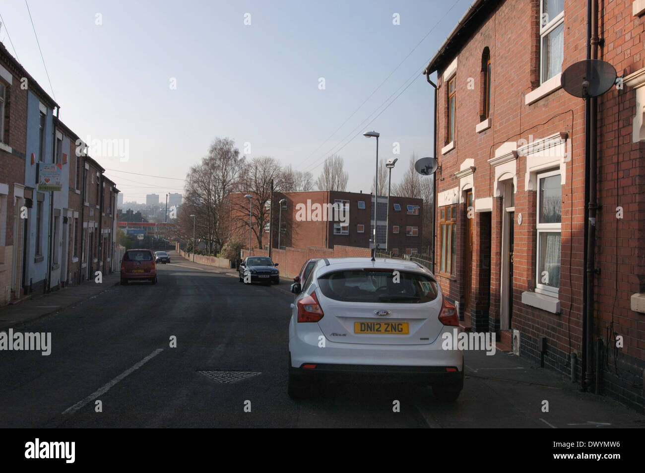 Road with houses hi-res stock photography and images - Alamy