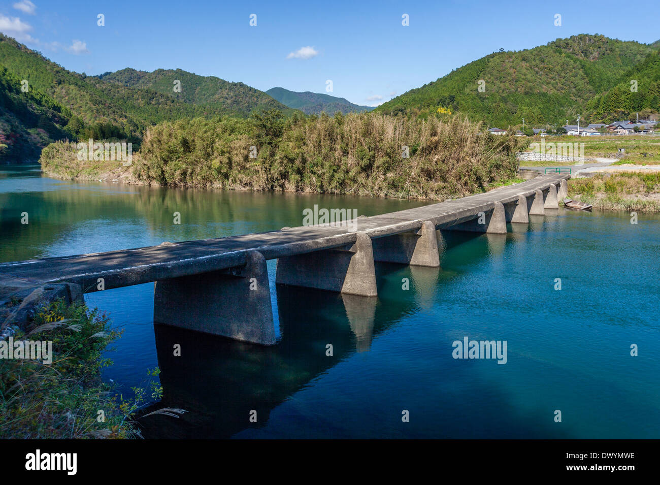 Shimanto River Chinkabashi (Sinking bridge), Kochi Prefecture, Japan ...