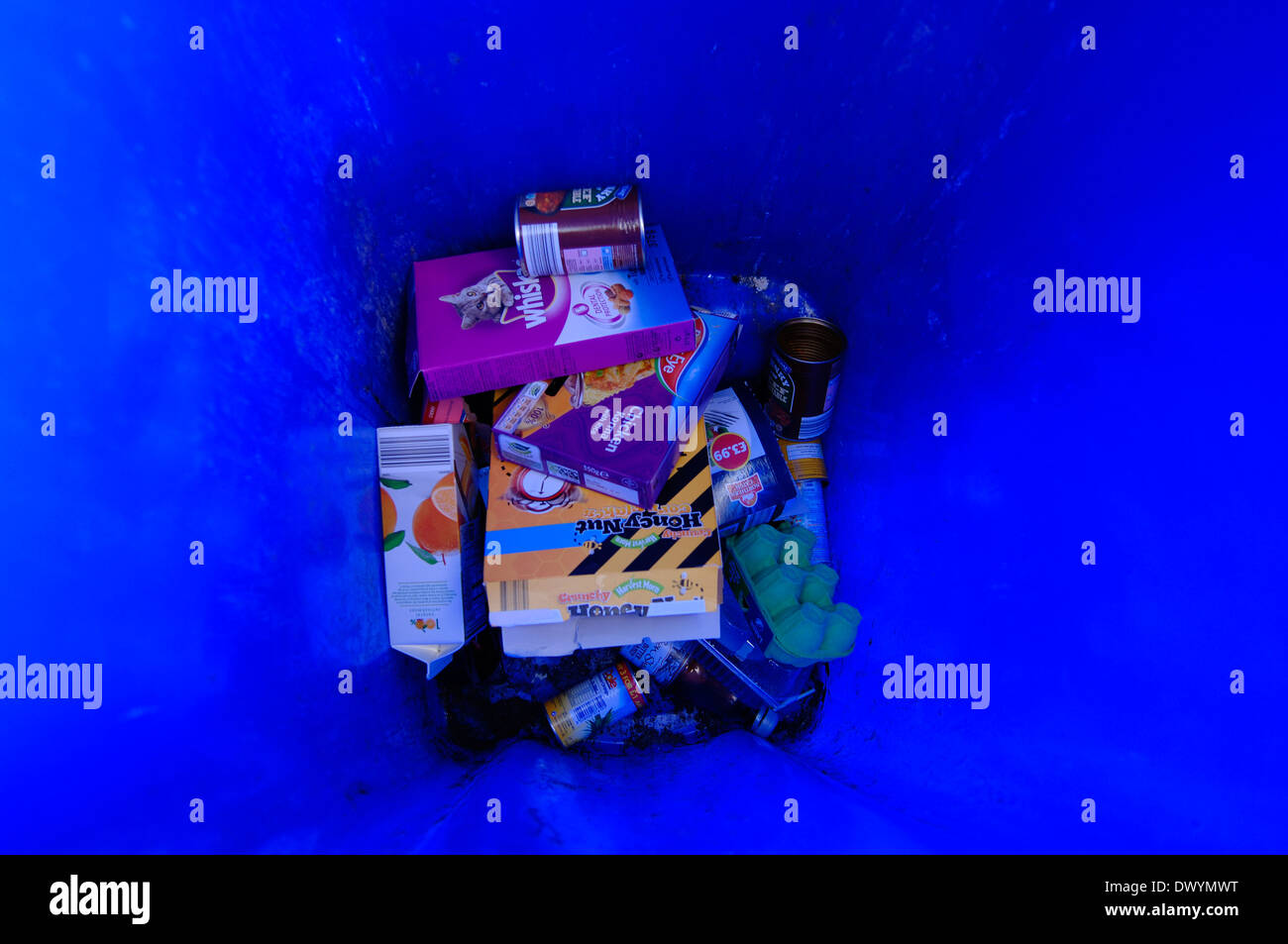 Cardboard recycle bin hi-res stock photography and images - Alamy