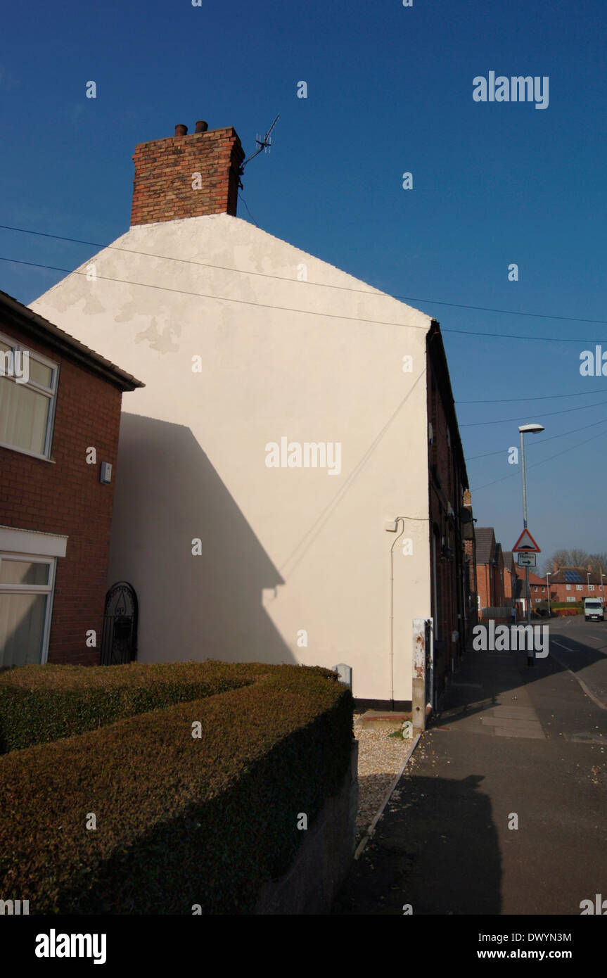 Terraced Housing , End House Painted White Stock Photo - Alamy