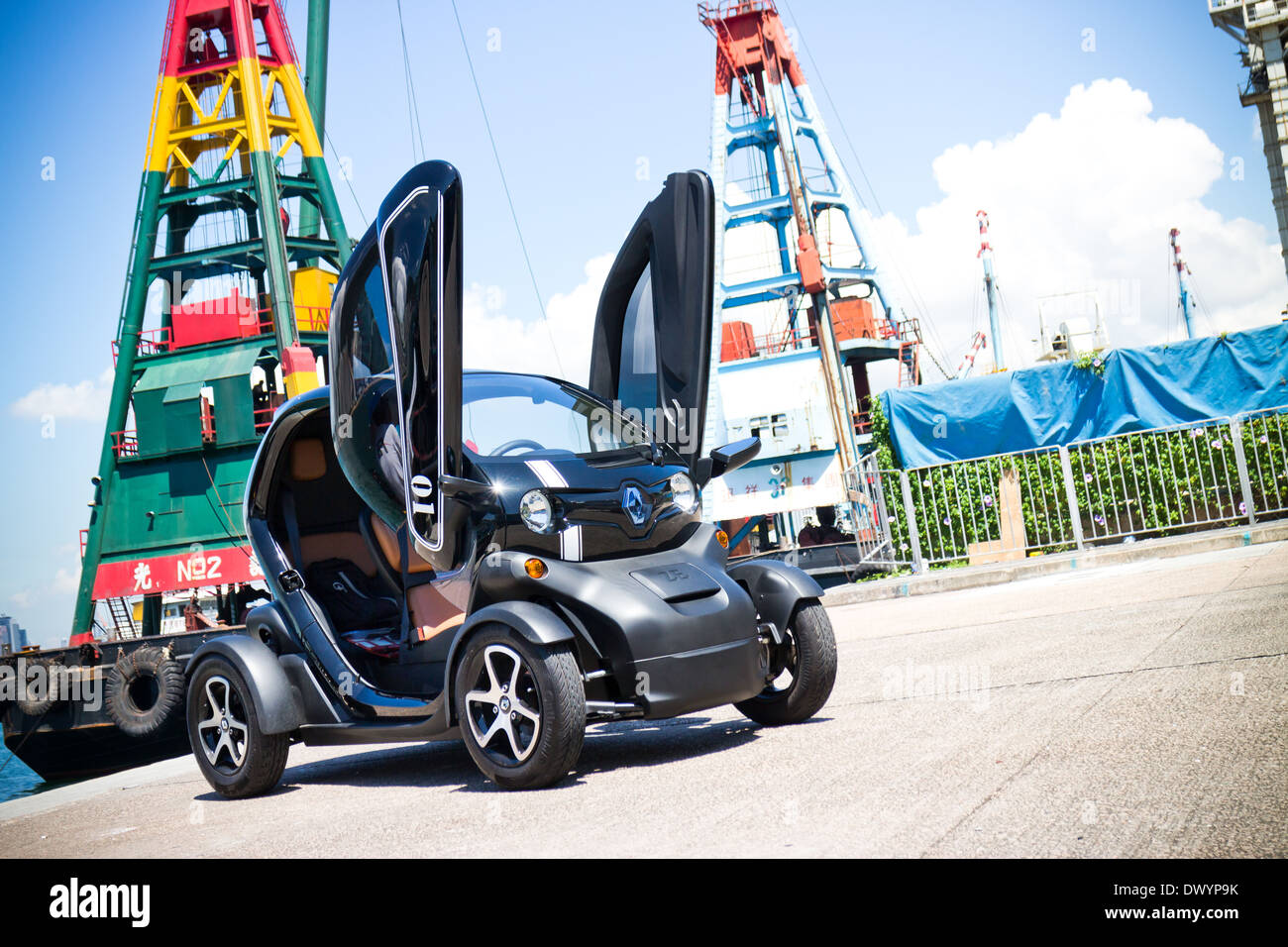 Electronic car hi-res stock photography and images - Alamy