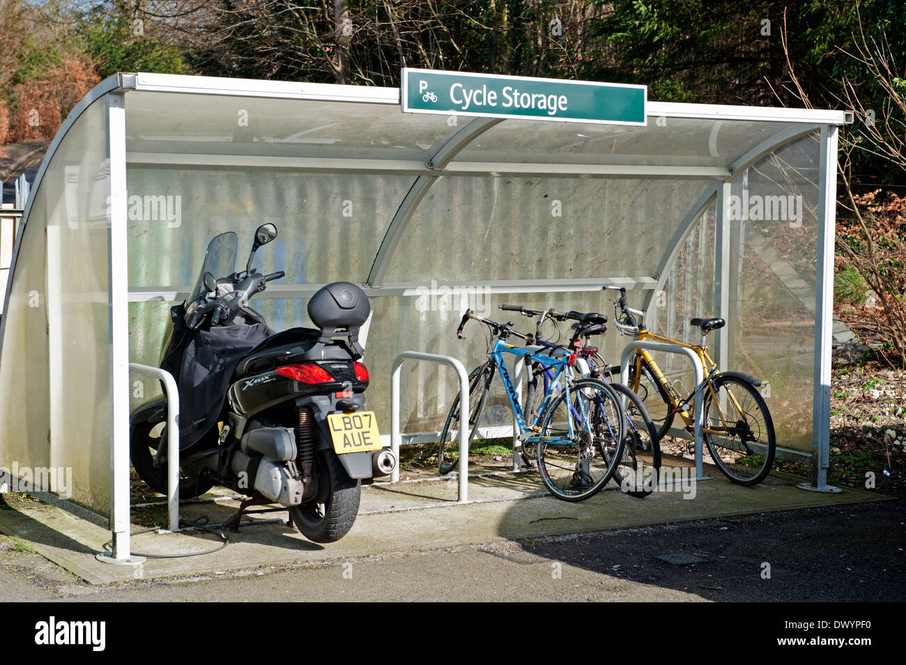 Cycle storage hi-res stock photography and images - Alamy
