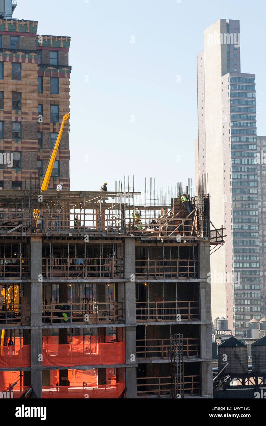 High rise building construction worker hi-res stock photography and ...