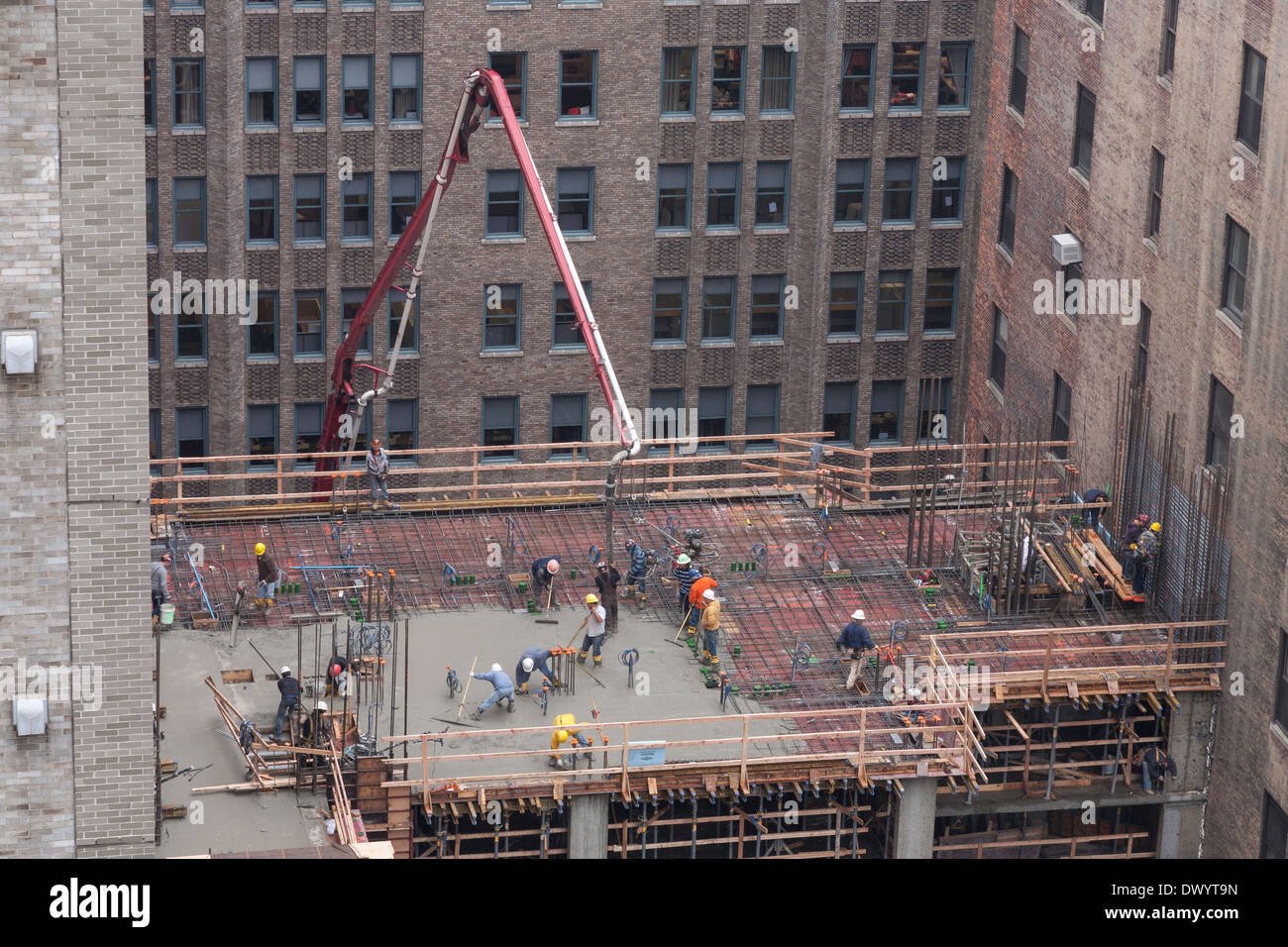 High rise steel workers hi-res stock photography and images - Alamy