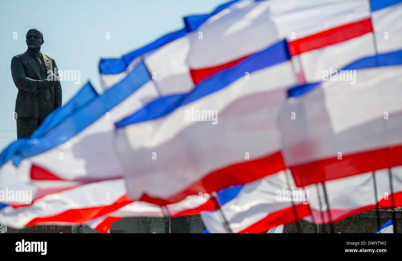 Crimean flags wave in front of the Lenin memorial at Lenin Square in ...