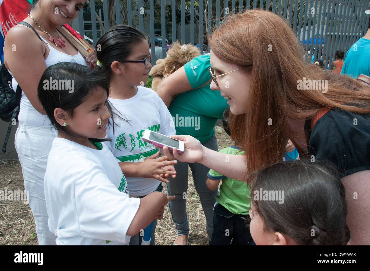 Woman journalist interviewing Children Costa rica Stock Photo - Alamy