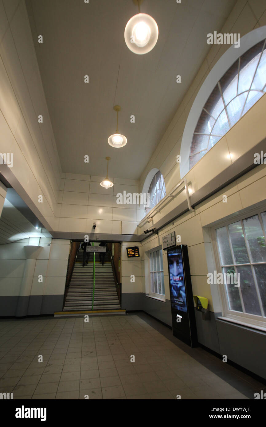Worcester Foregate Street Station Interior Stock Photo - Alamy
