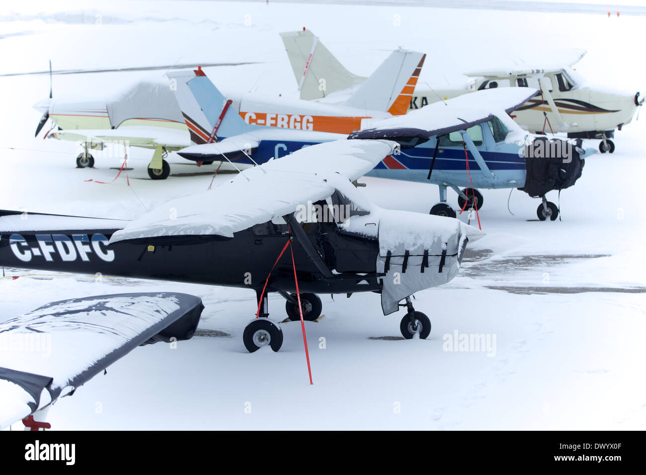 Cessna Aircraft in the Snow at Oshawa Airport Stock Photo - Alamy