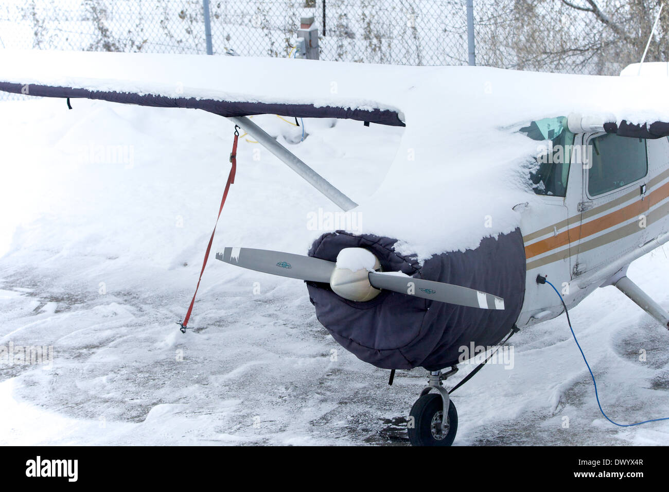Cessna 152 Aircraft Covered in Snow Stock Photo - Alamy
