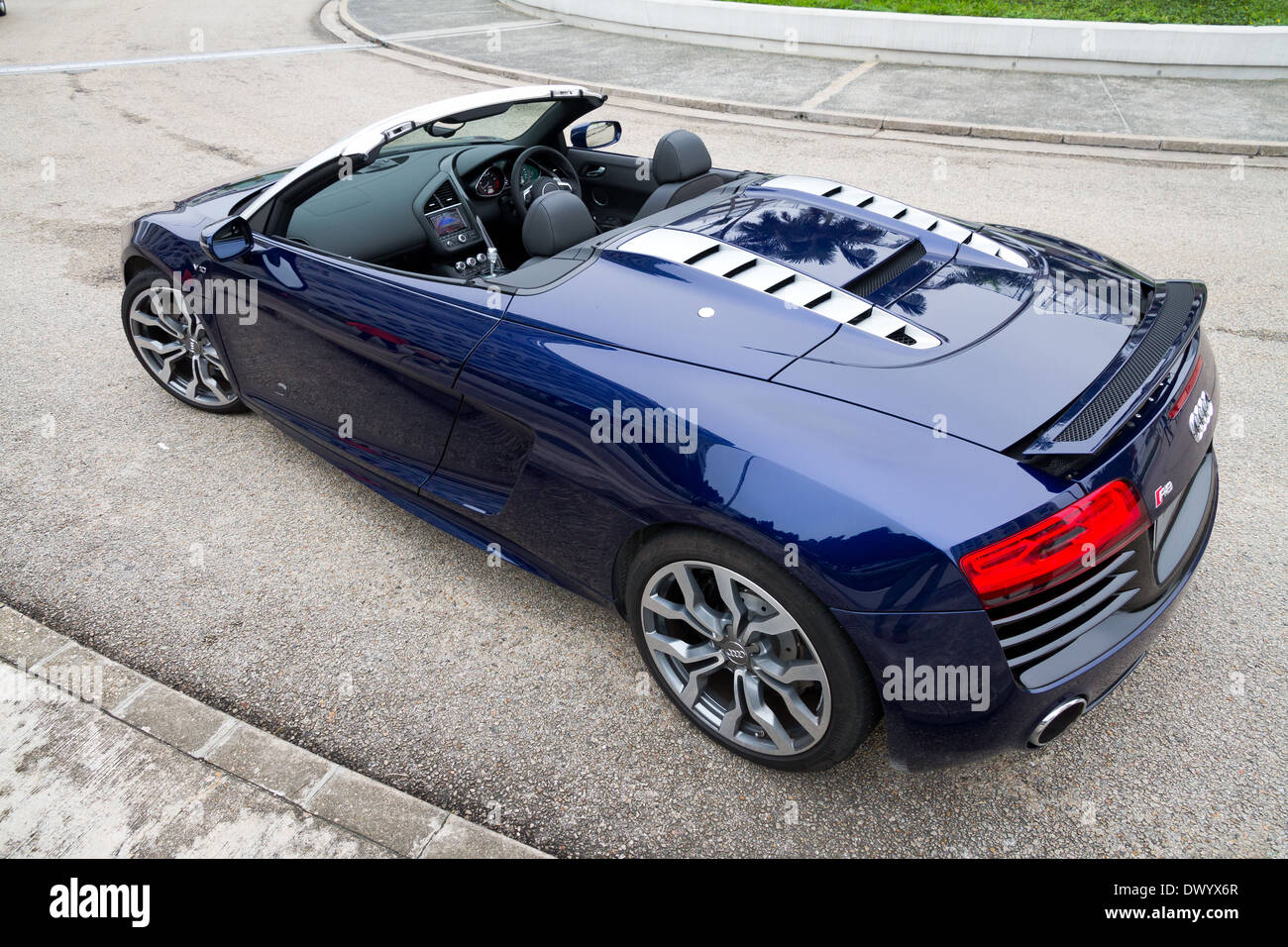 Audi R8 Convertible Blue