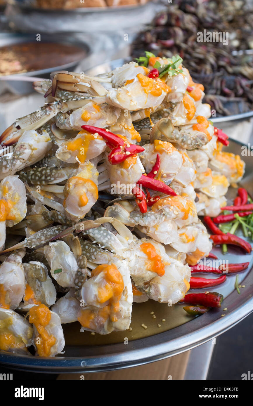 Crabs on sale at Street Market Chinatown Bangkok Stock Photo - Alamy