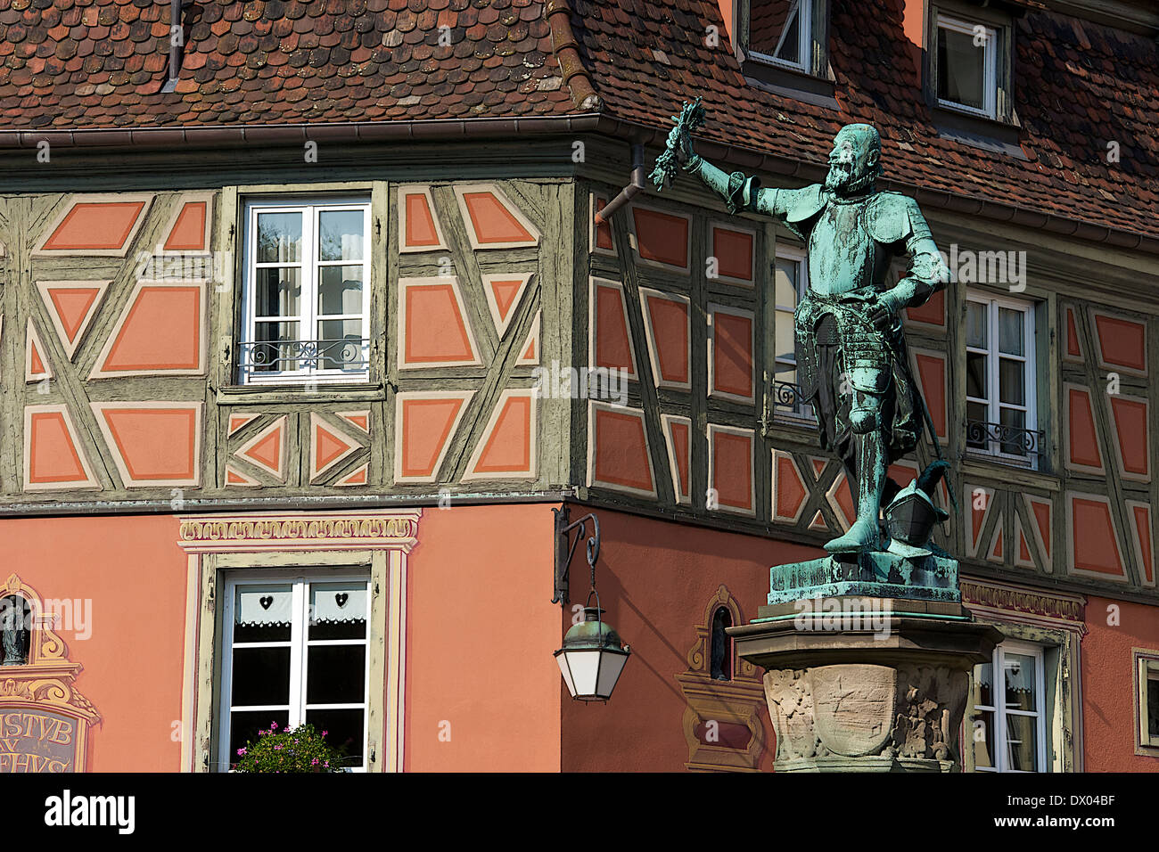 Statue in front of old custom house hi-res stock photography and images ...