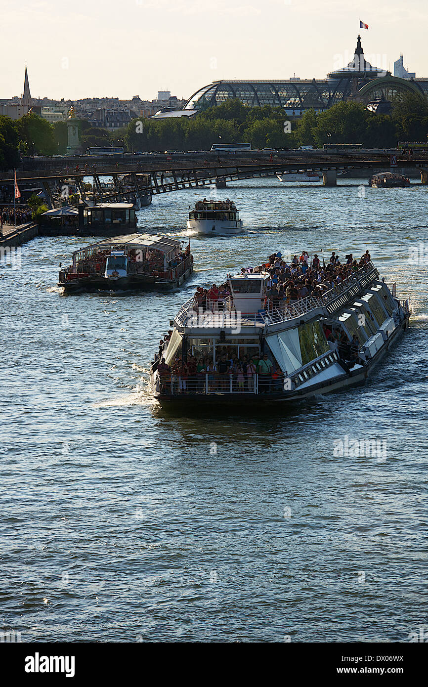 Tourist ship running through River Seine Stock Photo - Alamy
