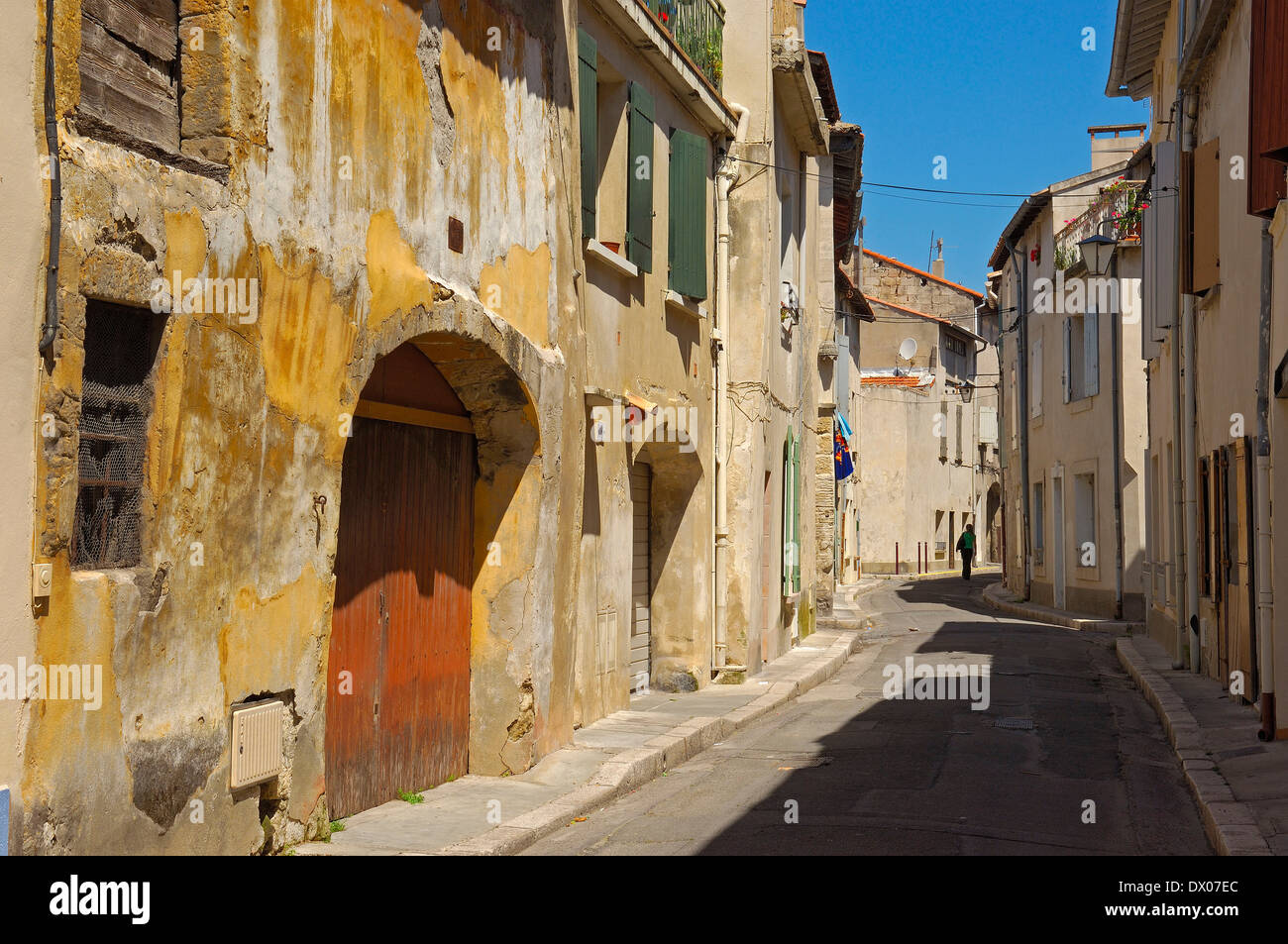 The road to tarascon hi-res stock photography and images - Alamy
