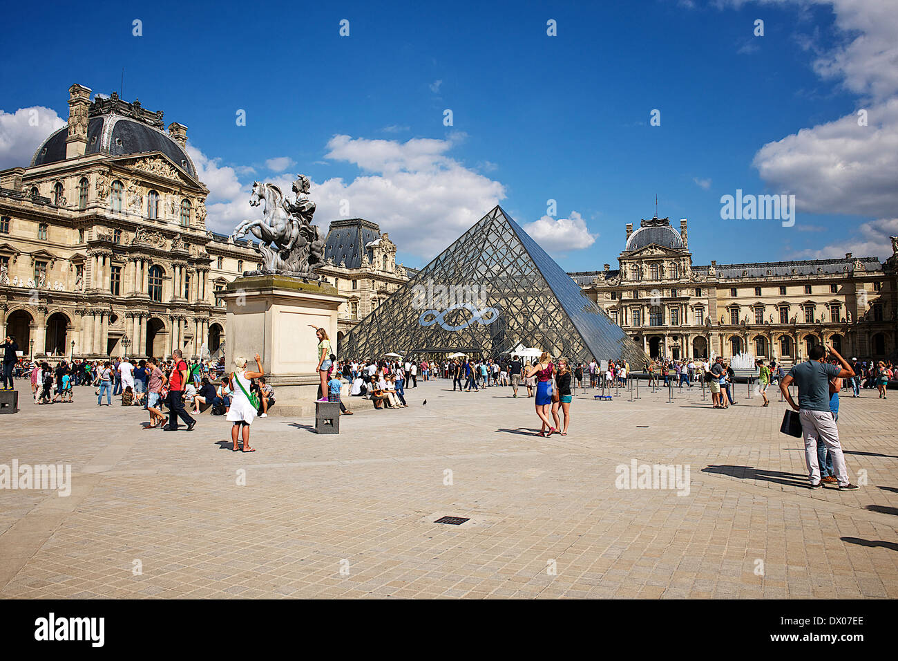 Louvre museum hi-res stock photography and images - Alamy