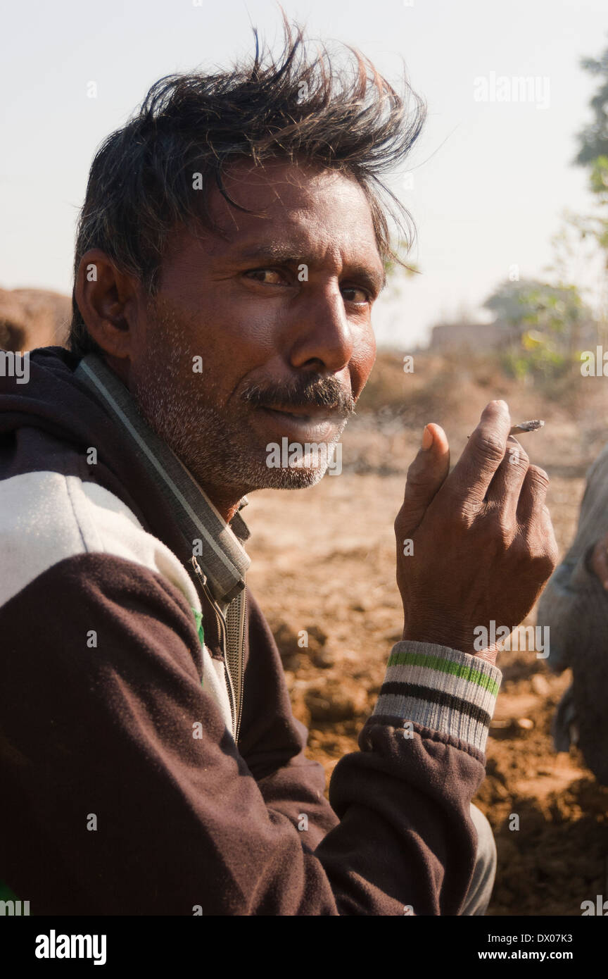 Smoking bidi image hi-res stock photography and images - Alamy