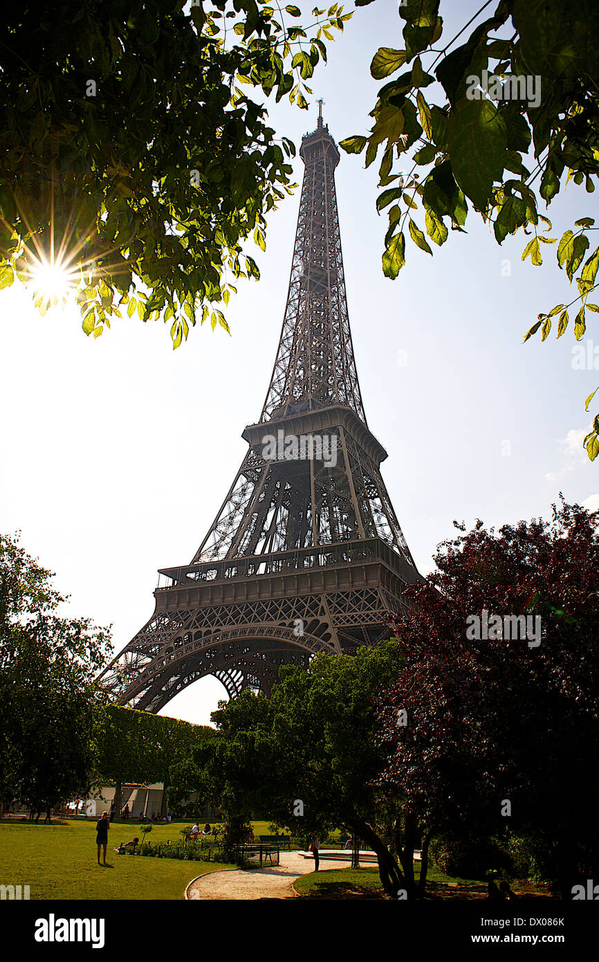 Tower of paris hi-res stock photography and images - Alamy