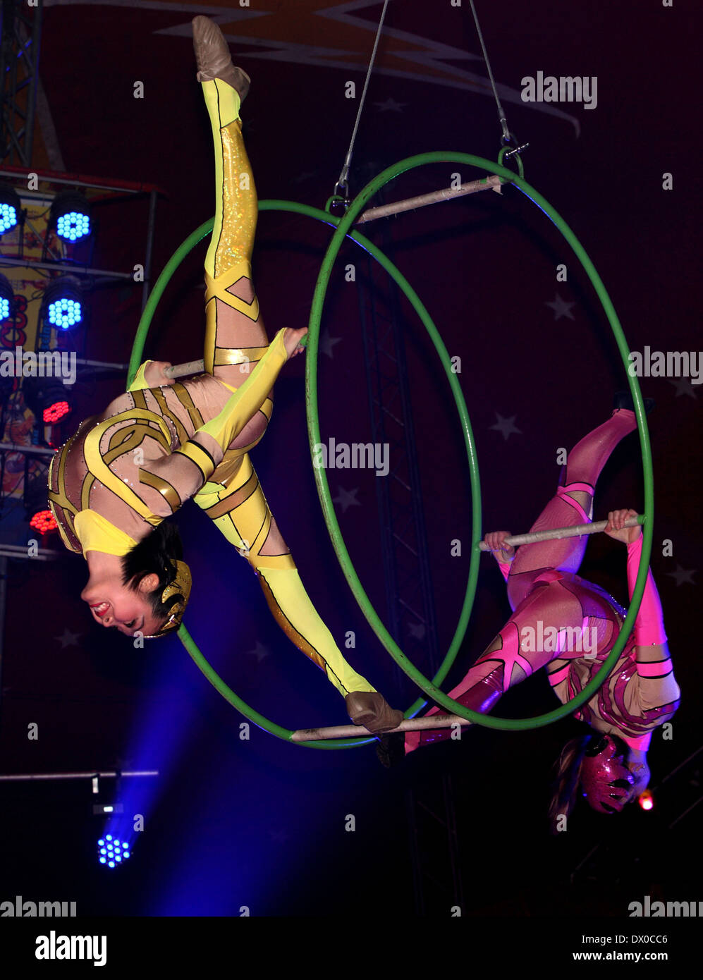 Circus performers hi-res stock photography and images - Alamy