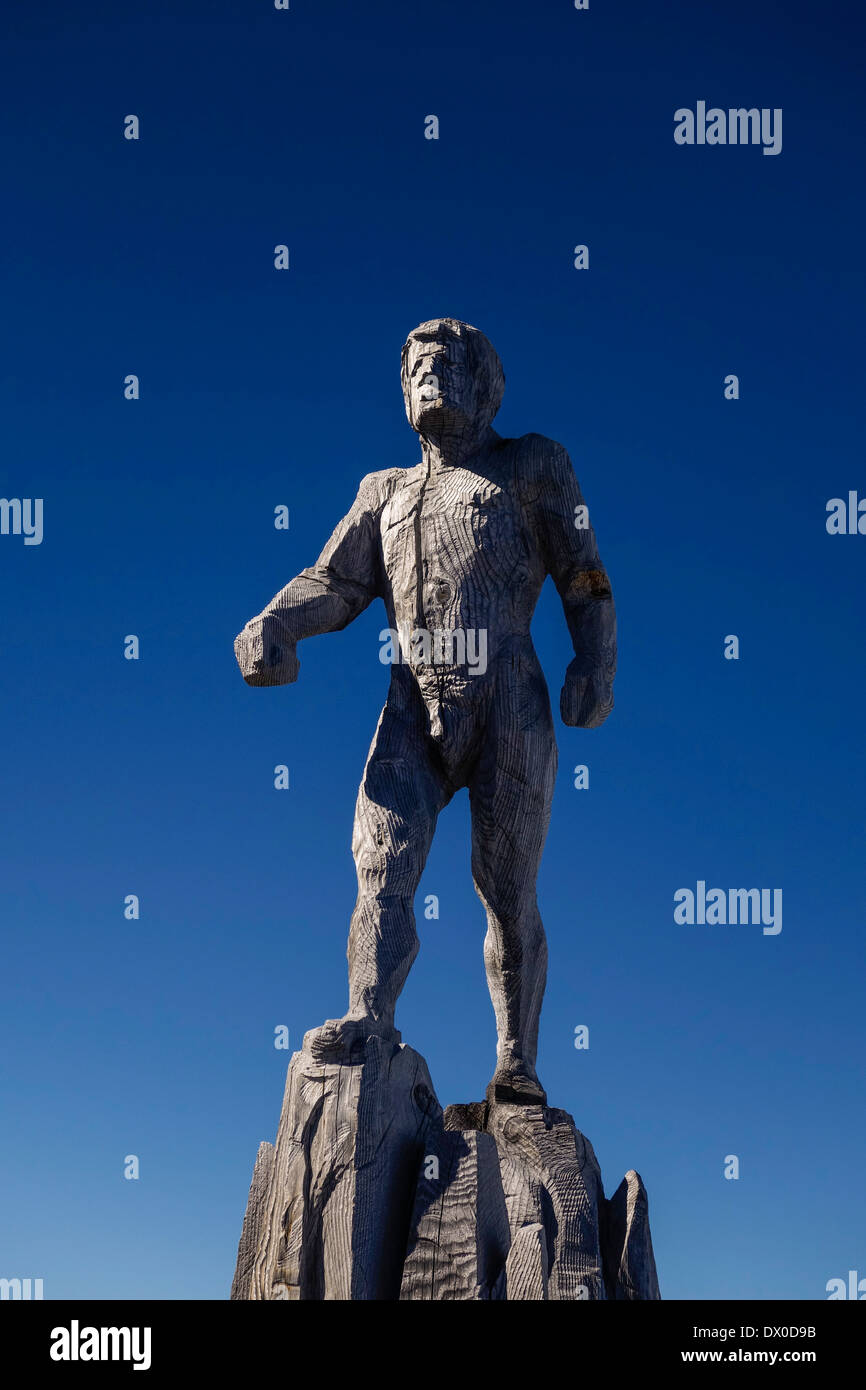 Wood sculpture sky striker, Himmelsstürmer by Mario Gasser at the ...