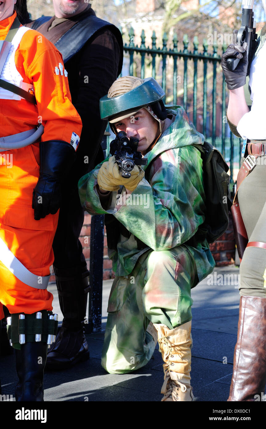 Dwarf actors hi-res stock photography and images - Alamy