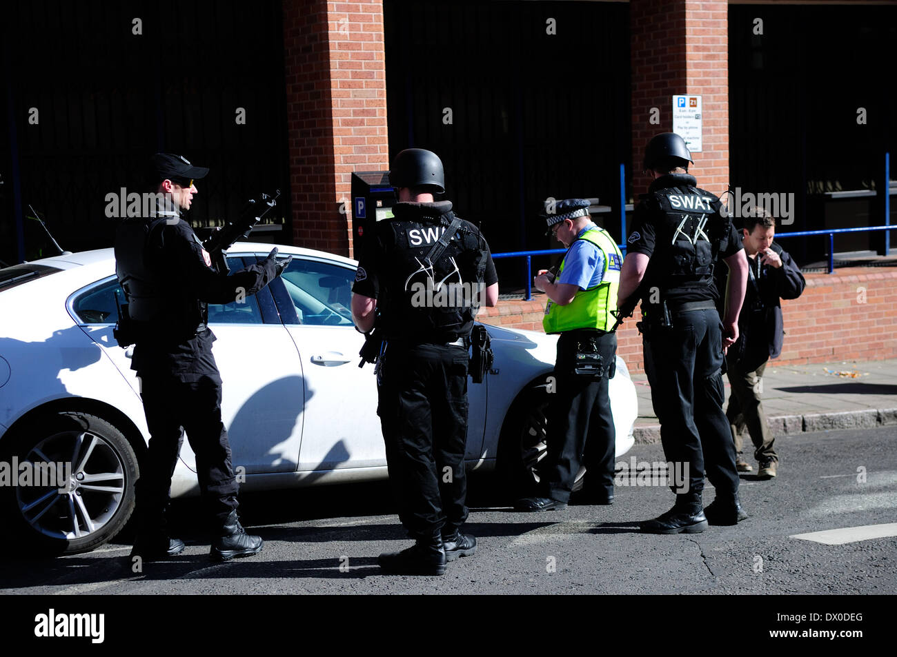 Swat team uk hi-res stock photography and images - Alamy